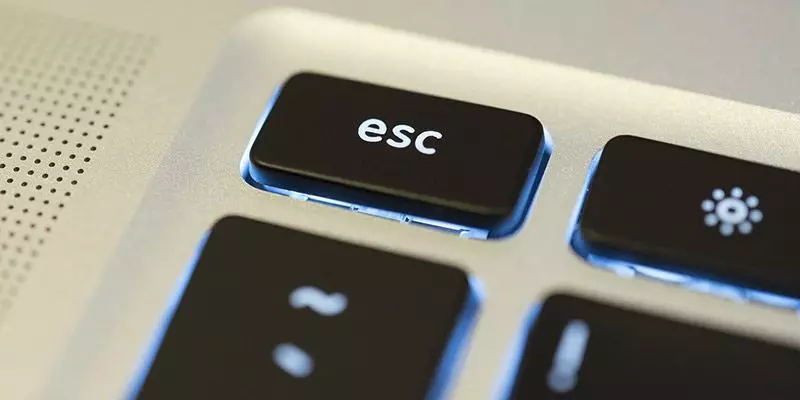 Giunsa Pag-remap ang Caps Lock Key ingon Esc sa macOS Sierra [Dali nga Mga Tip] 11966_1