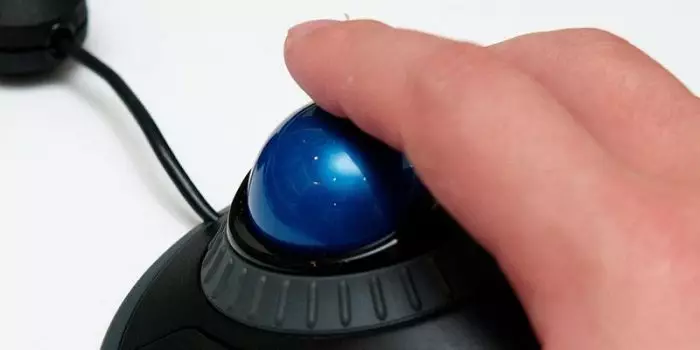 i-trackball-vs-mouse-1