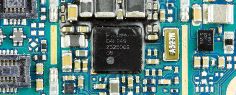 lg-p710-optimus-l7-ii-qualcomm-pm8029-on-main-printed-circuit-board