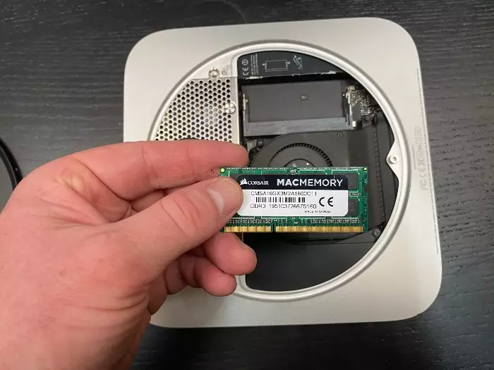 Macmini-oppgradering Raminhand